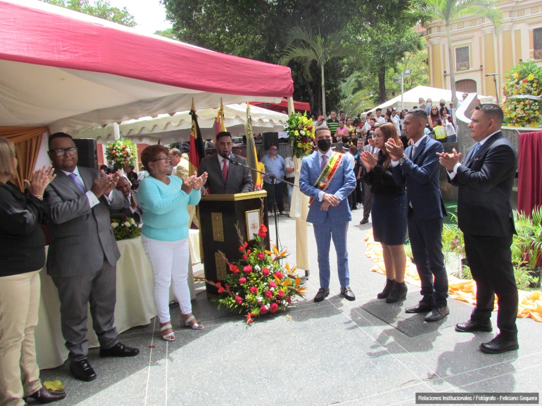 Autoridades municipales y pueblo charallavense festejaron los 341 años ...