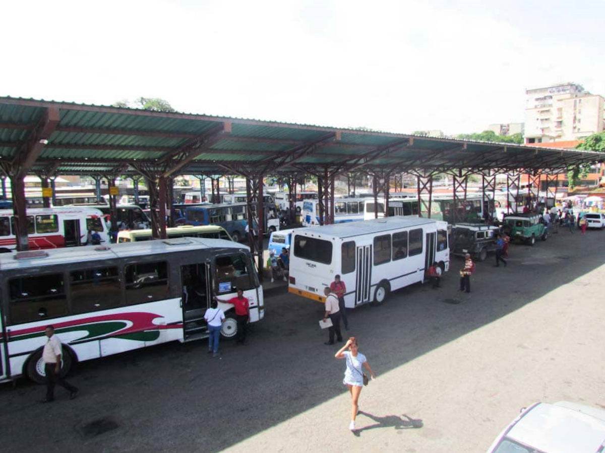 VEJAN A ADULTOS MAYORES CON EL PASAJE PREFERENCIAL - La Voz del Tuy